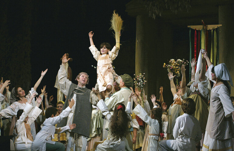 Decada de aur a teatrului românesc