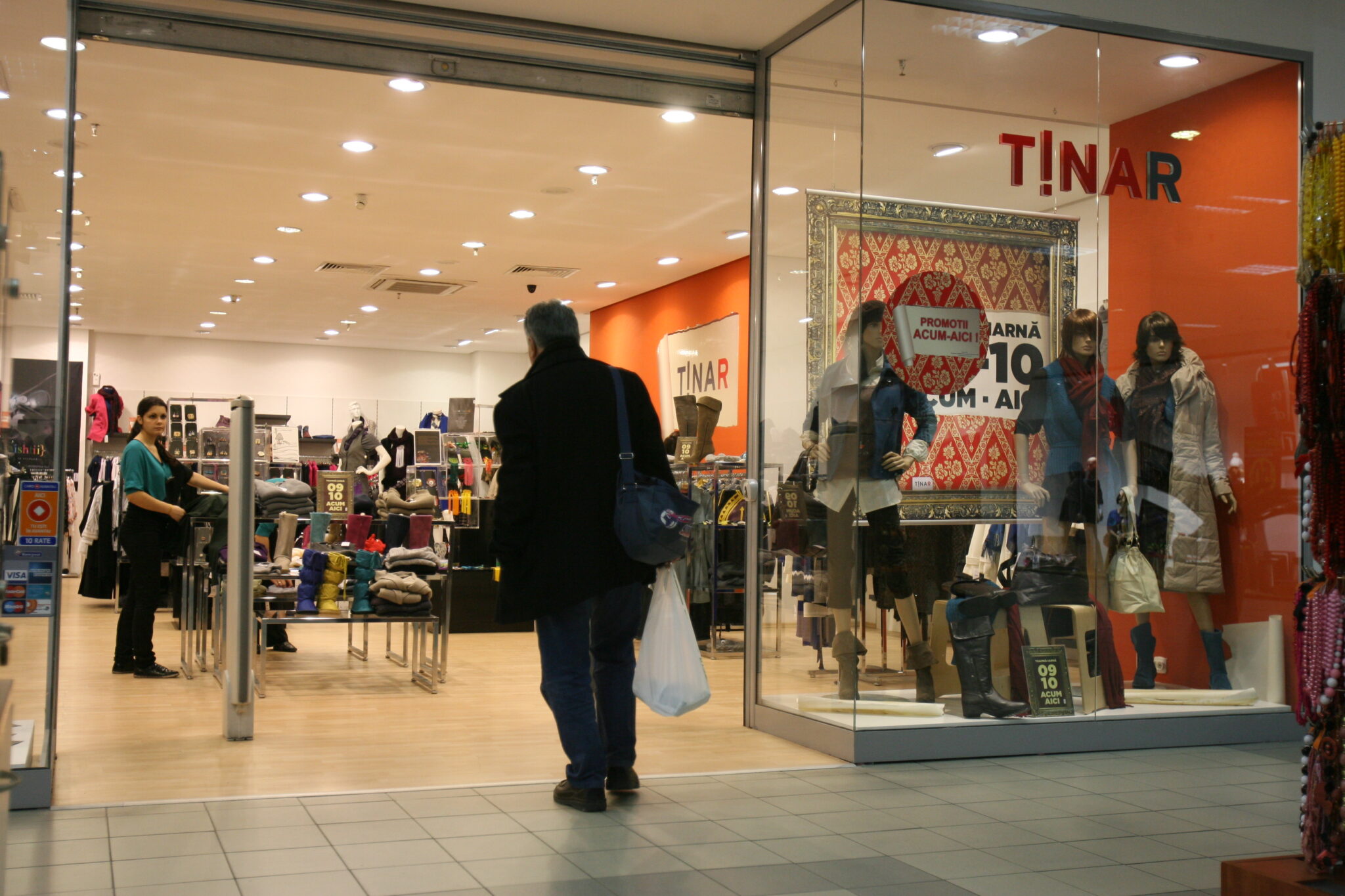 EXCLUSIV: Firma de distribuţie a TinaR şi-a cerut insolvenţa – Capital